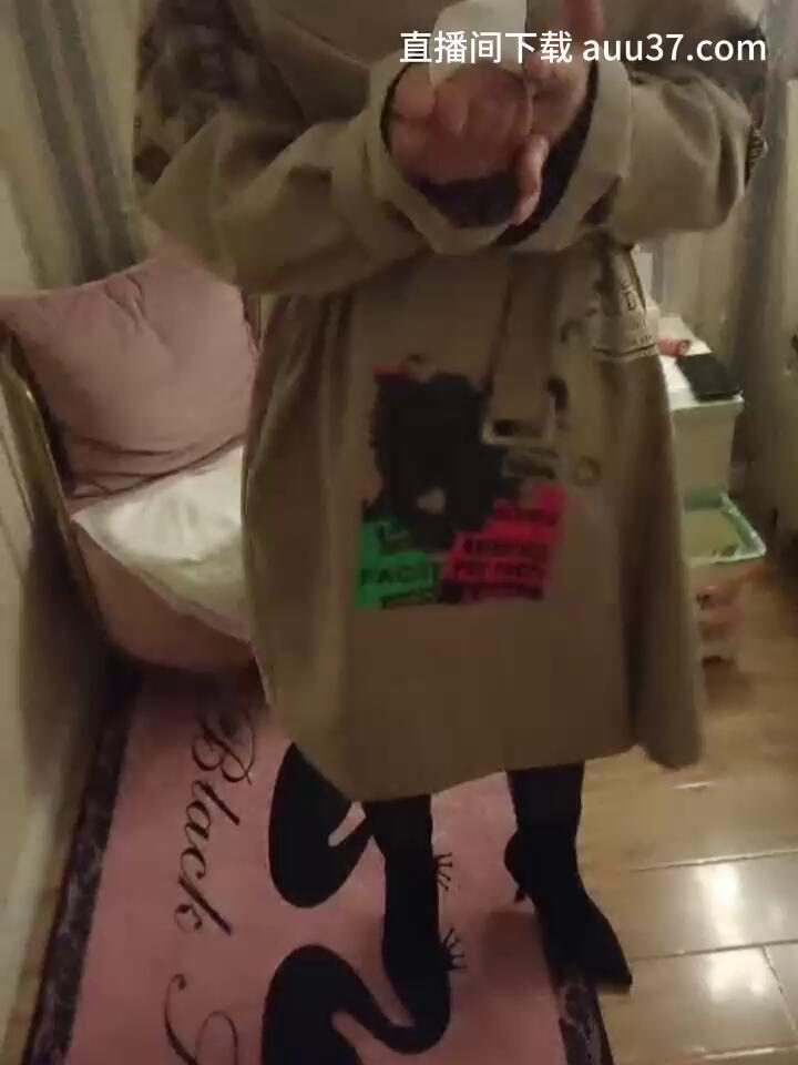 M On Twitter 对白有趣 太骚了，成人用品店老板娘被小伙撩骚，起初不答应，价格谈拢后就卖力舔，脱了衣服被小伙猛艹，都干出白浆了。 给大家推荐一个老牌聊天室 