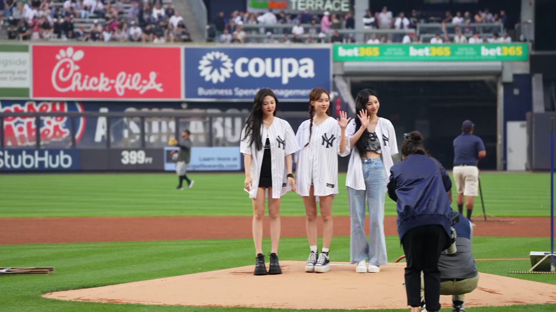 MLB Life on Twitter: "Aespa greeting the fans at Yankee Stadium and Winter throwing out the ...