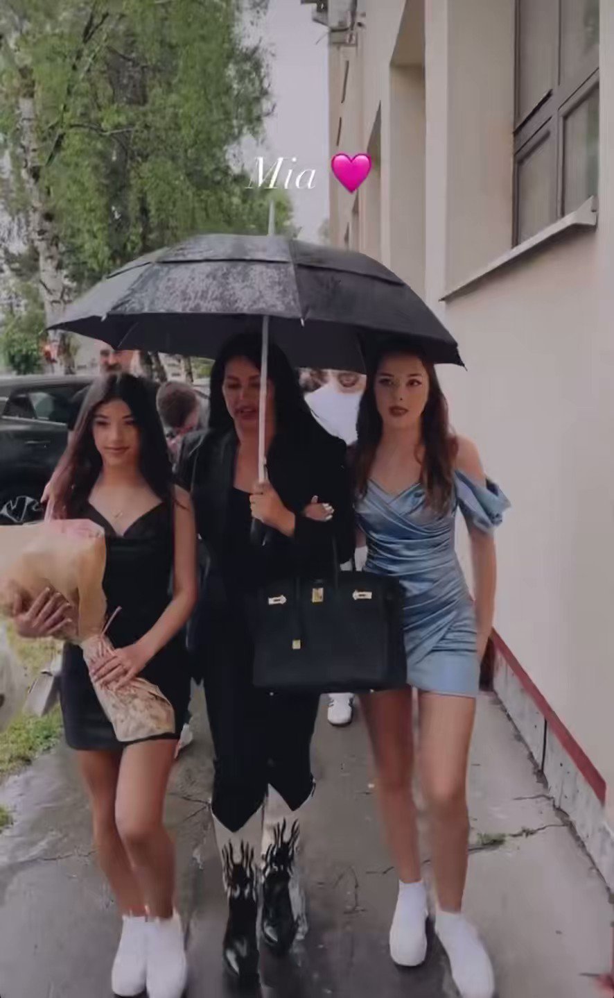 Seka Aleksic on Twitter: "Mi odrasli smo pali svi na ispitu! Mia sa drugarima je otišla na ...