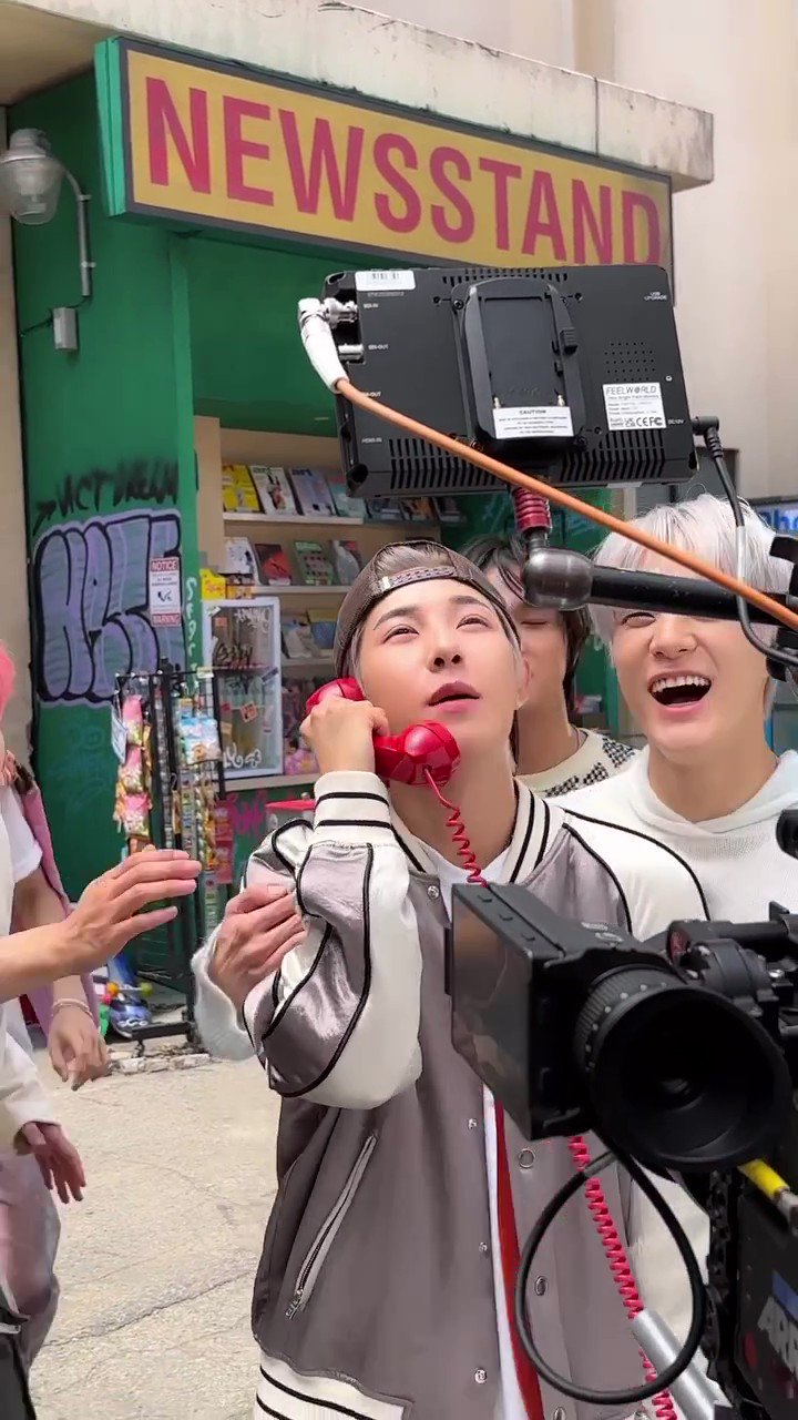 Jeongwoo_MarkLee on Twitter: "RT @8LEEMARK: 맨왼쪽 귀척쩔어 ㅡㅡ ♡ https://t.co/U8g3BTzZ4f" / Twitter