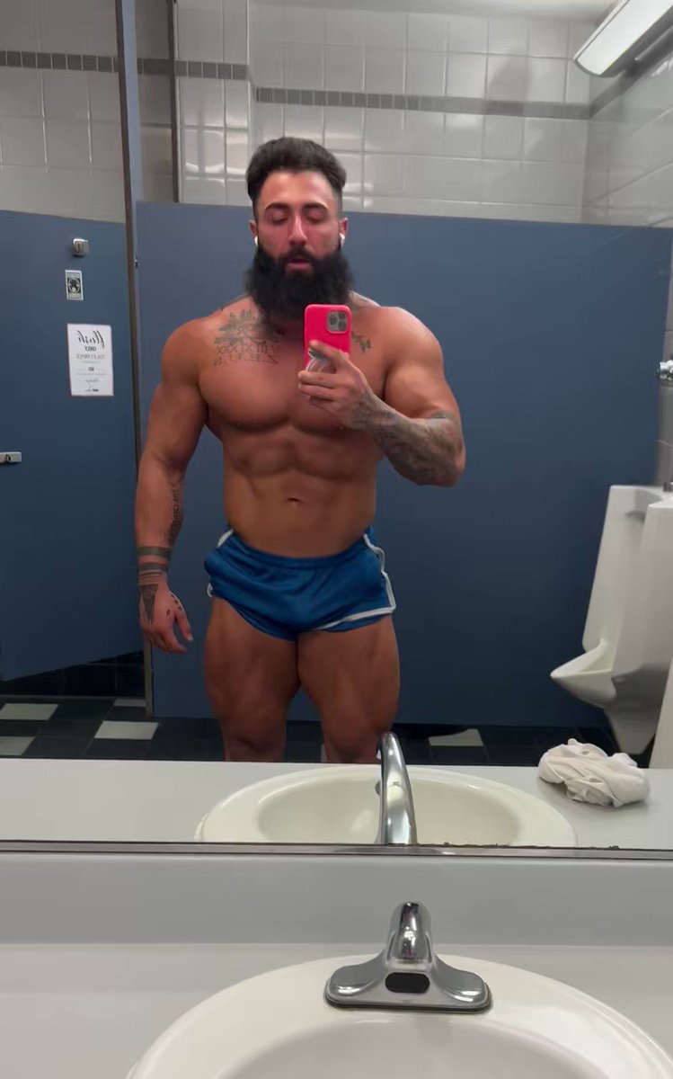 NUNZI on Twitter: "Muscle Daddy"