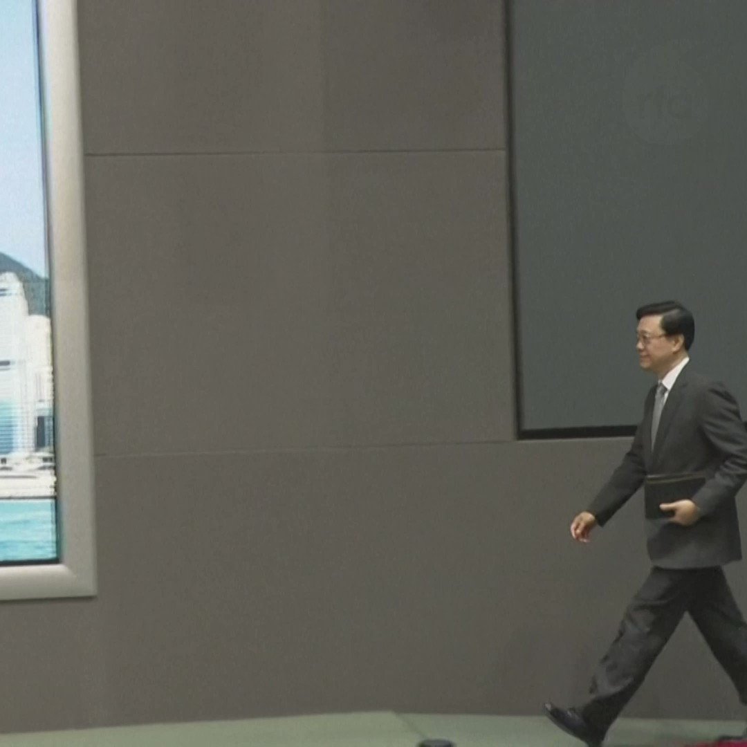 自由亚洲电台 On Twitter 【悬赏100万港元 港府 终身追捕八港人】 香港宣布通缉8名流亡海外的民主人士,并悬赏高达100万港元。此举遭到了国际社会的强烈谴责和反对