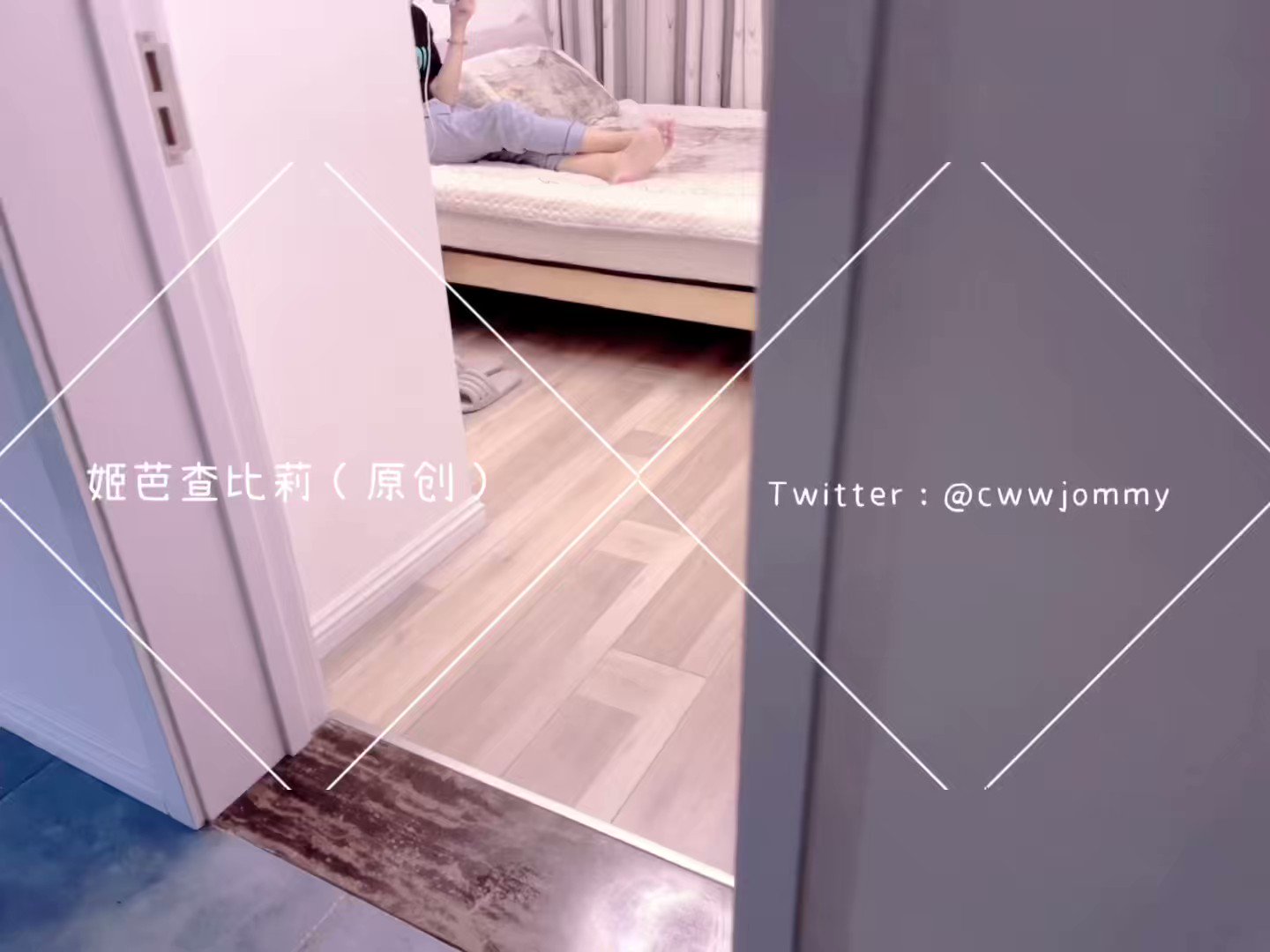 姬芭查比莉(原创) On Twitter Meiridasaitt 趁着弟弟玩儿游戏的功夫,批瘾犯了的比莉又偷摸自嗨了,没想到这时候继父回来了,不知情的比莉还沉浸在自慰的快感海洋里,刚被