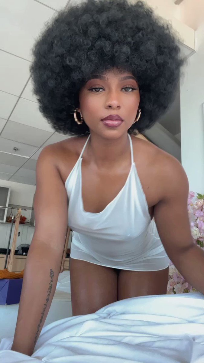 STORMI KNOCKERS on Twitter: "RT @Saleemarrm: Foxyyy 😌"