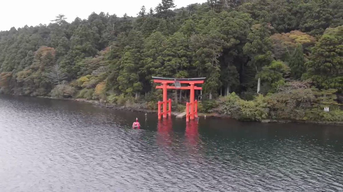 ダム湖に凄い神社があって気になった。近づこうにも、道が見当たらなかった→クリア後に行けるようになるやつだ… - posfie