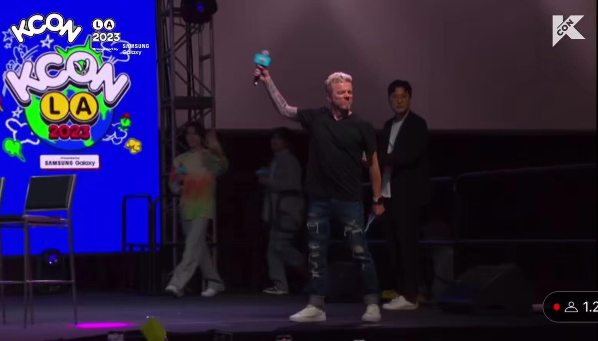 230818 🐥 at LA + KCON - posfie