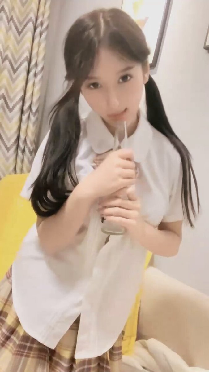 🌺精选系列 NO:086🌺 顶级尤物美少女！双马尾JK装！活力十足超甜美，肥唇小穴瓶子自慰 投稿💌： @riliwanji777 @XiaoWanbb_ #日理万姬 #日理万姬 派小星 ...