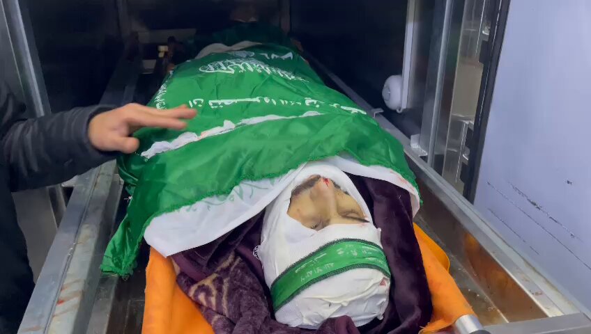وكالة سند للأنباء مشاهد لدفن جثامين شهداء داخل مجمع ناصر الطبي في