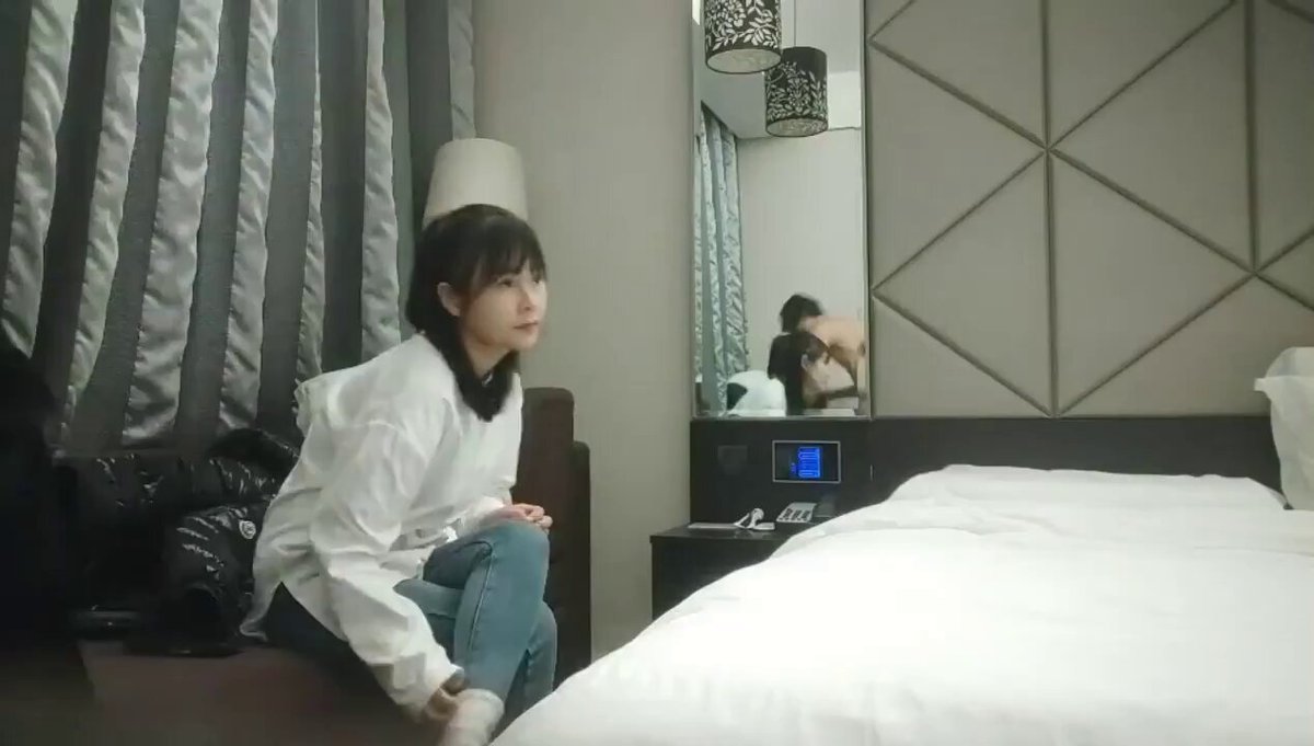 白衣清纯乖巧小妹,口技一流蹲下深喉后入爆肏大屁股奶子晃动呻吟不断,清纯颜值配上绝顶身材让小哥爱不释手!