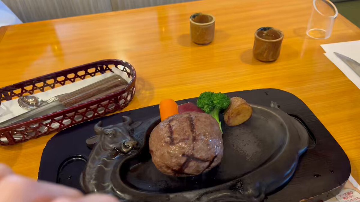 「飲めるハンバーグ御膳」などで食中毒が発生しO157も検出→生ハンバーグで思い浮かぶ「さわやか」の評価がガンガン上がる - Togetter