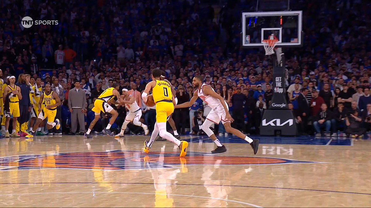 애런 네스미스의 클러치 3점 - MANIA