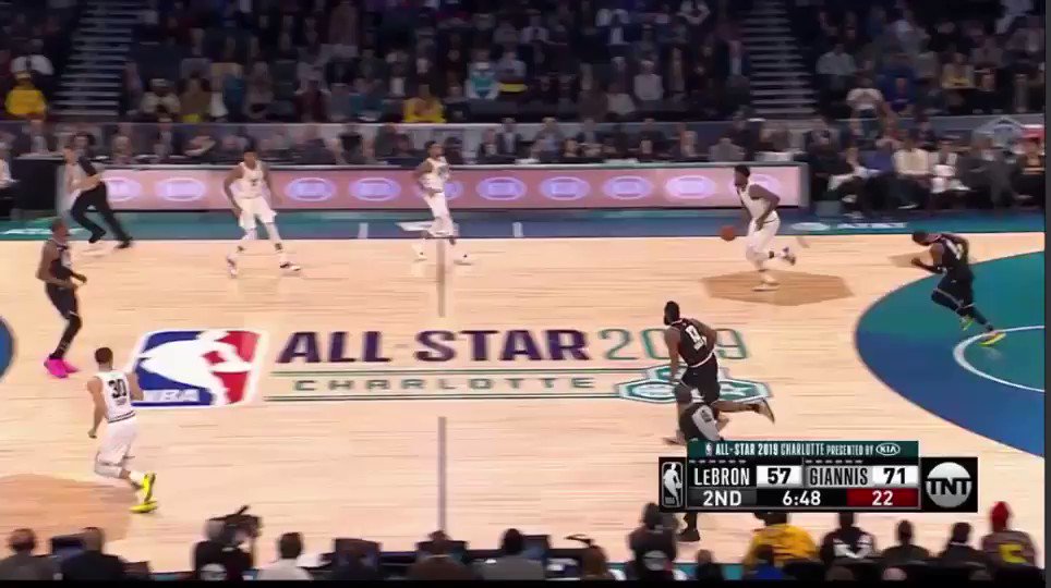Gifdsports on Twitter: "Steph Curry bounce pass alley-oop to Giannis..,,What??? https://t.co ...