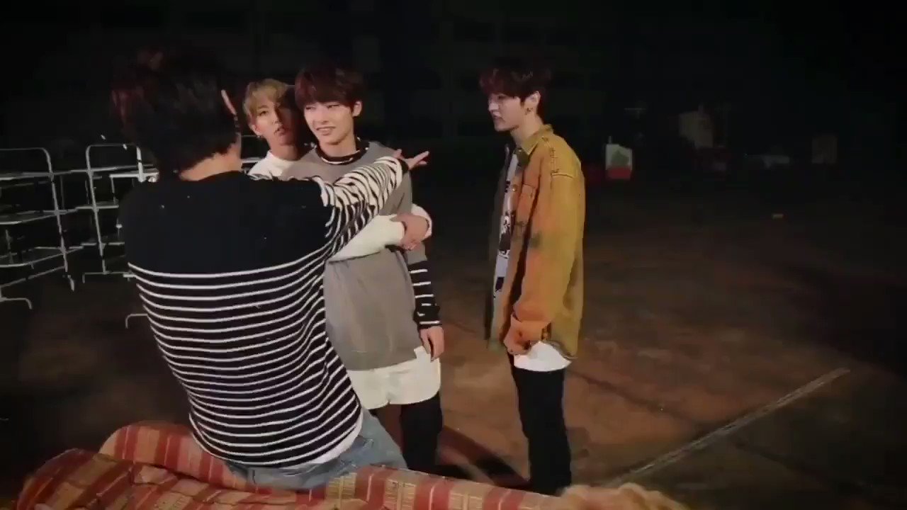 jinnie jinnie hyunjinnie on Twitter: "ive just got a very real soft spot for hyunlix piggyback ...