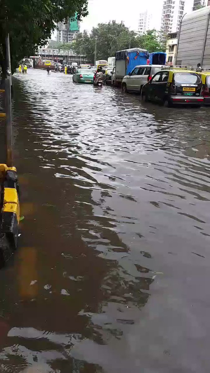Heavy rain causes waterlogging near Sion station in Mumbai / Twitter
