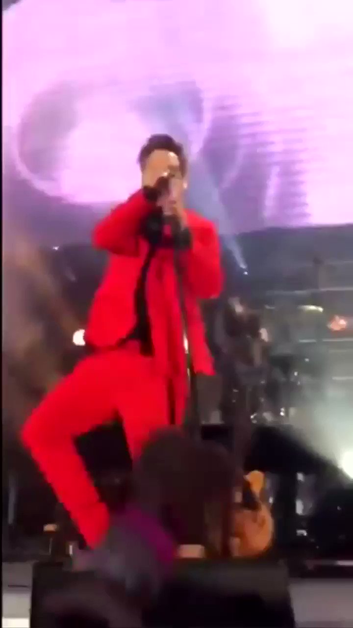 Little Freak London Whore On Twitter Someone Get Harry A Wireless Mic