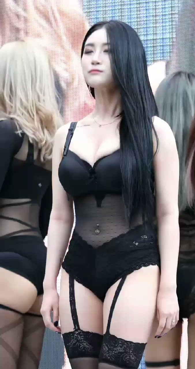 k-girls fancam 🍓 on Twitter: "bomi (girl crush) ★ cover kream https://t.co/tZnad5Umtg" / Twitter