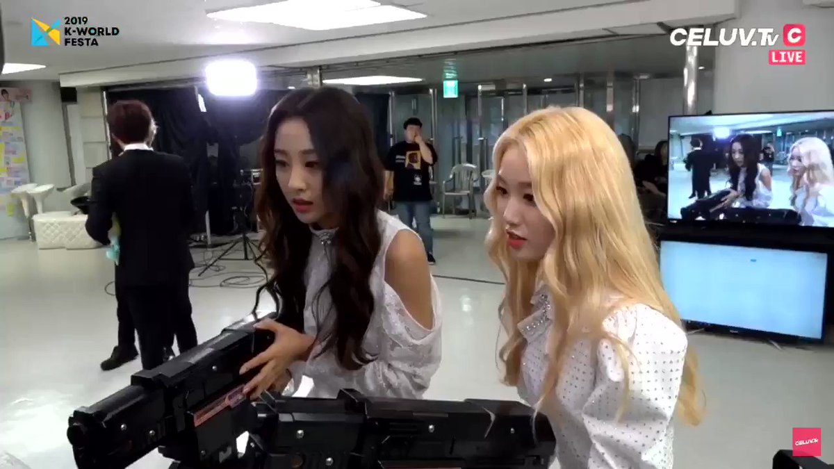 lost in the loonaverse🦋💚 on Twitter: "if this doesn’t become a new reaction meme I’ll be ...