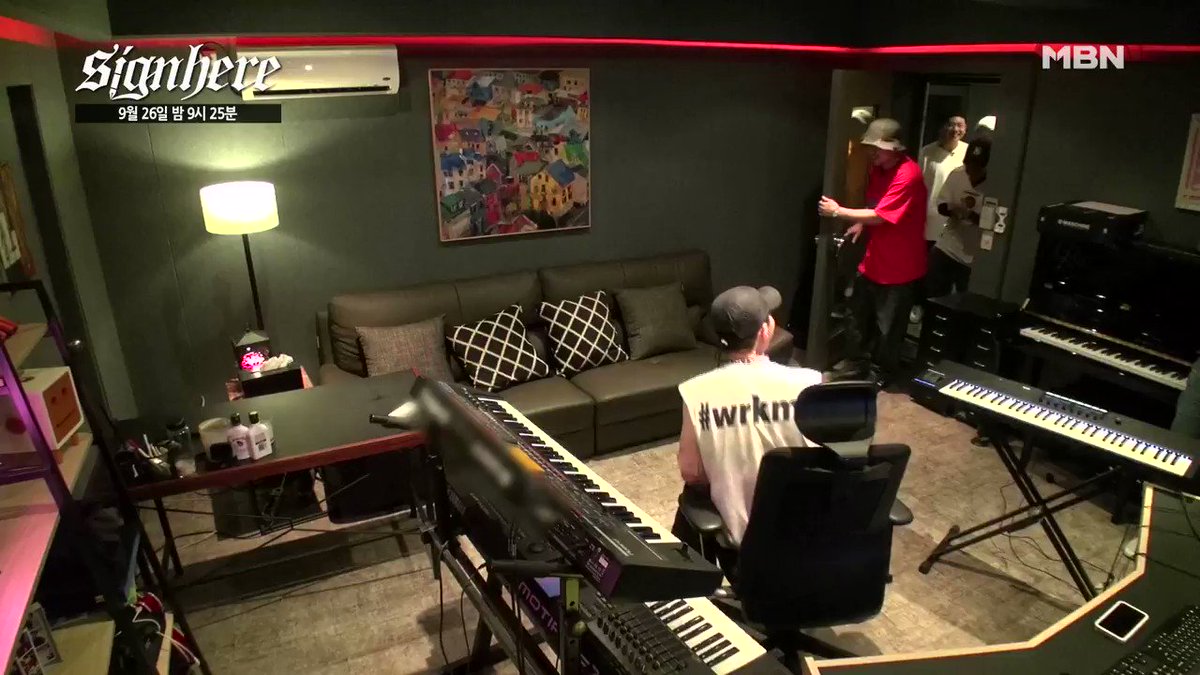 aomgofficial on Twitter: "[사인히어 (SignHere)] AOMG X MBN #Signhere 5회 예고편 공개! - AOMG 프로듀서들이 직접 ...