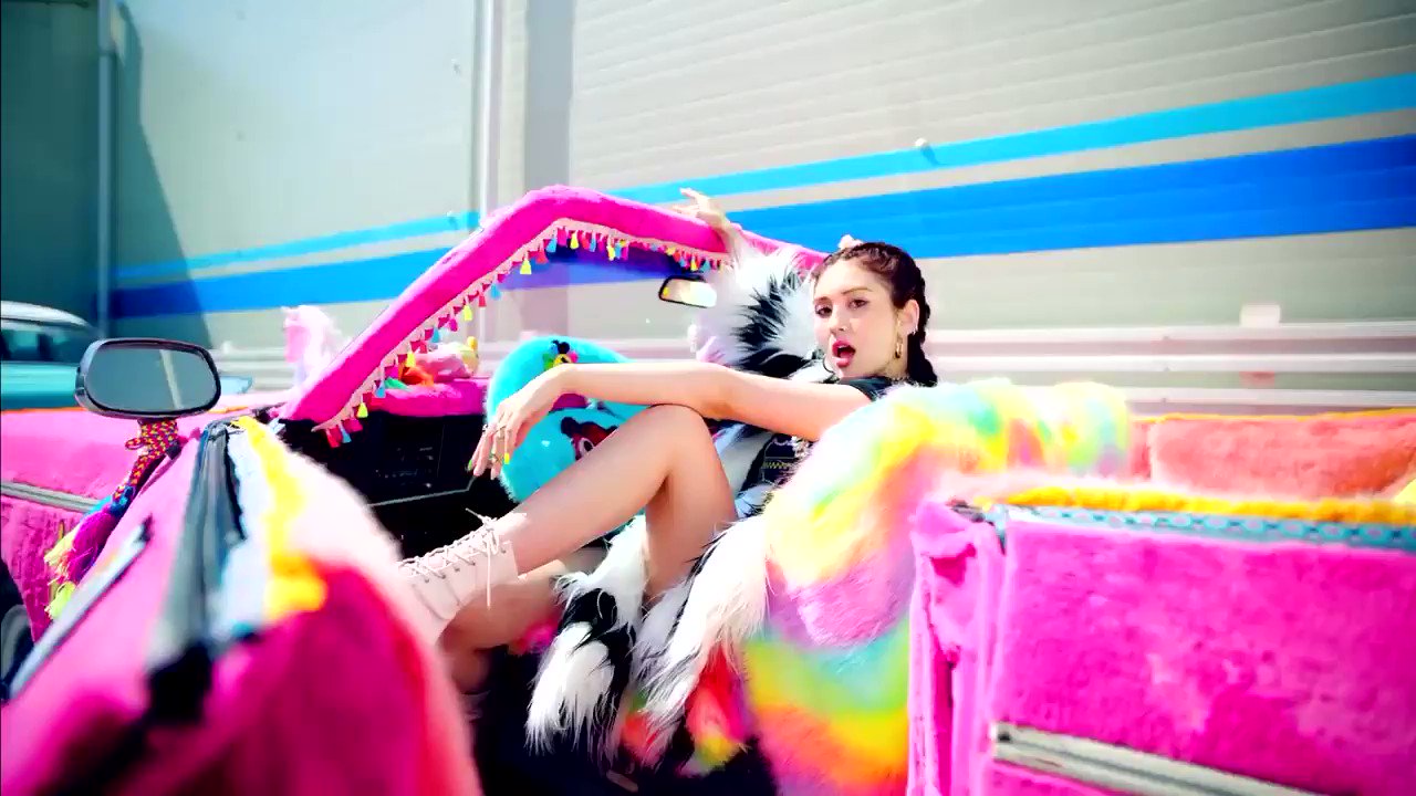 pepe 🎄 on Twitter: "1) IU • Blueming 👑 + Leave it to singer/songwriter Queen, IU to compare ...