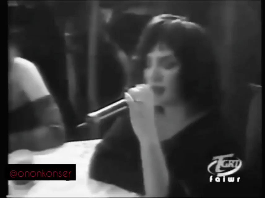 Konser Videoları On Twitter Elinde Sigarasıyla şebnem Ferah Ve Ona