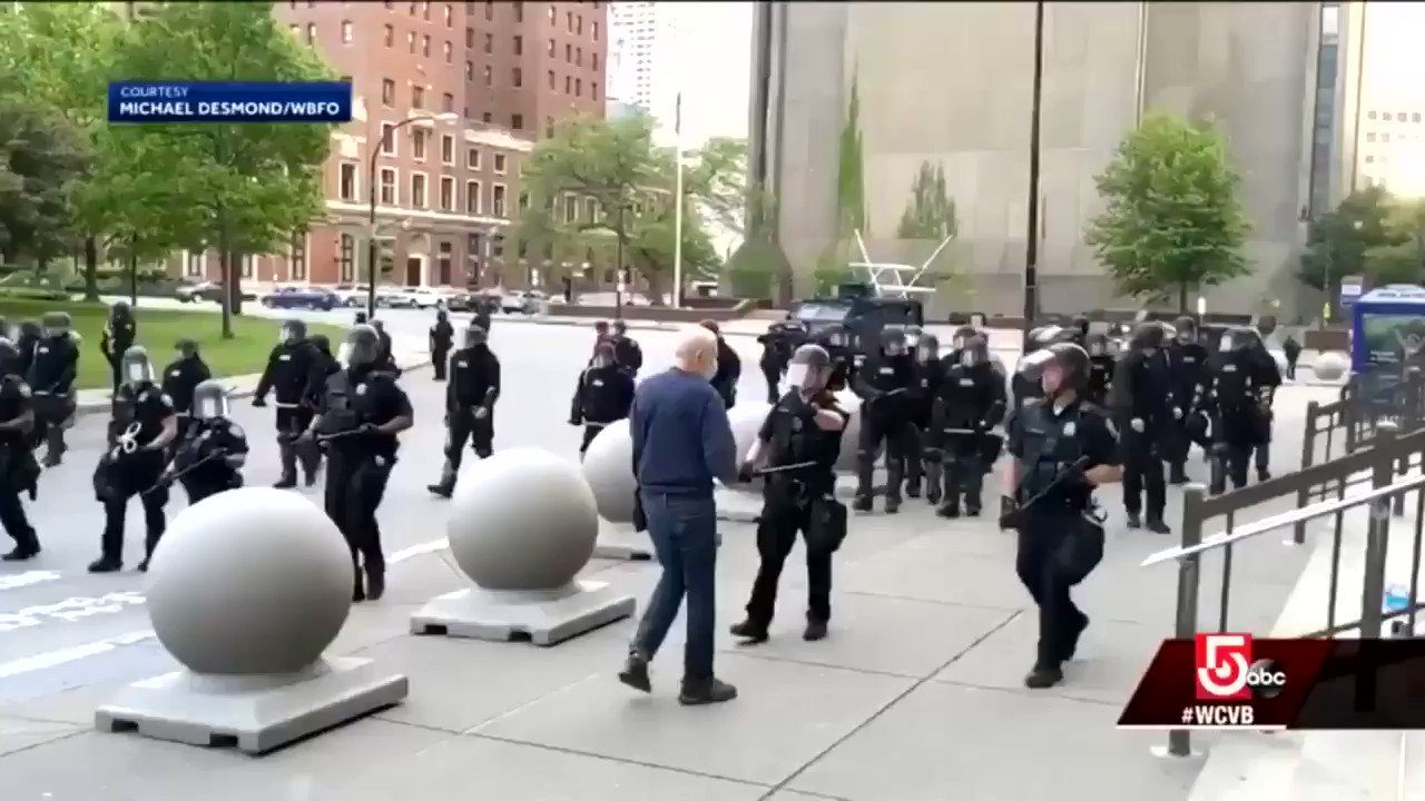 Antoinette Antonio On Twitter Two Buffalo Ny Police Officers Are Now