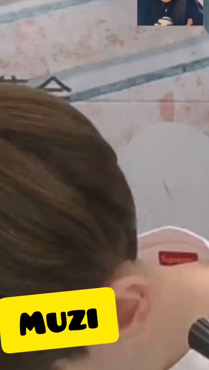 백현IN웨이보야💫 on Twitter: "cr.昏木贤__Muzi 팬: 포카에 사탕 하나만 그려줄 수 있어요? 🐶 응응응! (통역사분께) 캔디가 탕궈(사탕의 중국어)예요 ...