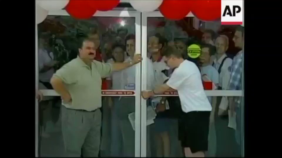 Jon Erlichman on Twitter: "On this day in 1998: Microsoft released Windows 98 https://t.co ...