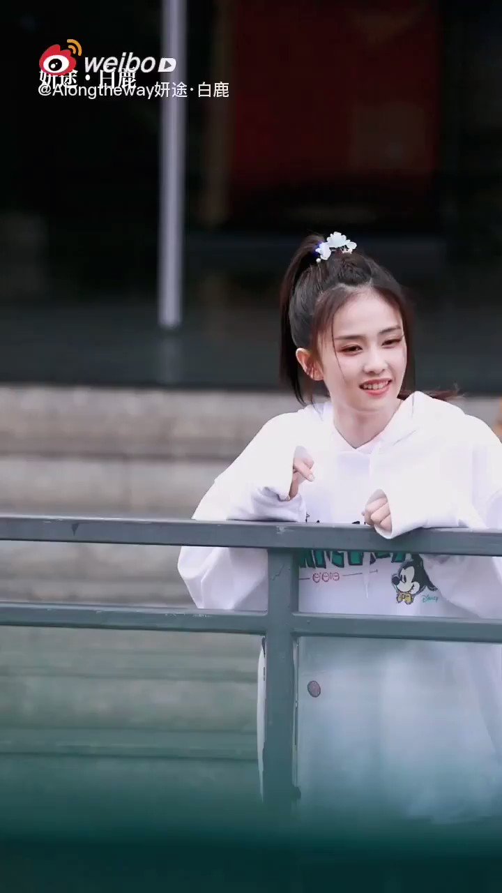 Bailu 白鹿 on Twitter: "ภาพ #ไป๋ลู่ ถ่ายรายการ #HappyCamp #BaiLu #白鹿 📷 Alongtheway妍途·白鹿 https://t ...