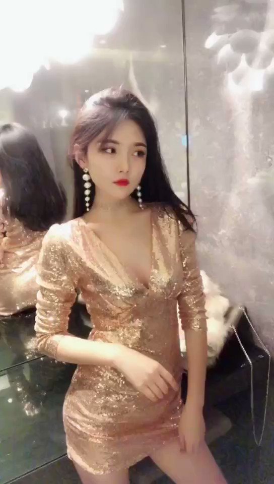 郑州 鲜花店销售代表 169 C 清新甜美的小可爱 温柔不事儿 初恋女友的感觉 带你回到美好时光 鲜花订购请点⬇️方id看置顶内容联系！ 🌹xianhuadian🌹 💐鲜花批发商（粉红色的 