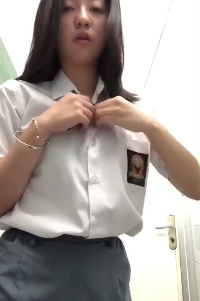 Fariska on Twitter: "Bokep anak SMA buka-bukaan di toilet sekolah!! ~UNTUK FULL VIDEO CEK BIO YA ...