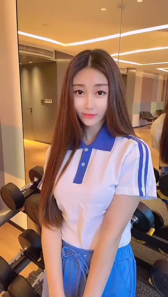 宁波 鲜花店销售代表 167 C 清纯可爱白小纯 文静优雅 温柔甜美 看到就不由的产生一种保护欲望😄 大哥们想来保护她呵护她照顾她吗 鲜花订购请点⬇️方id看置顶内容联系! 🌹