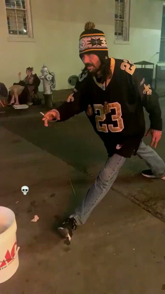 180 On Twitter Me After Saying Where The Bad Bitches At” And They Come