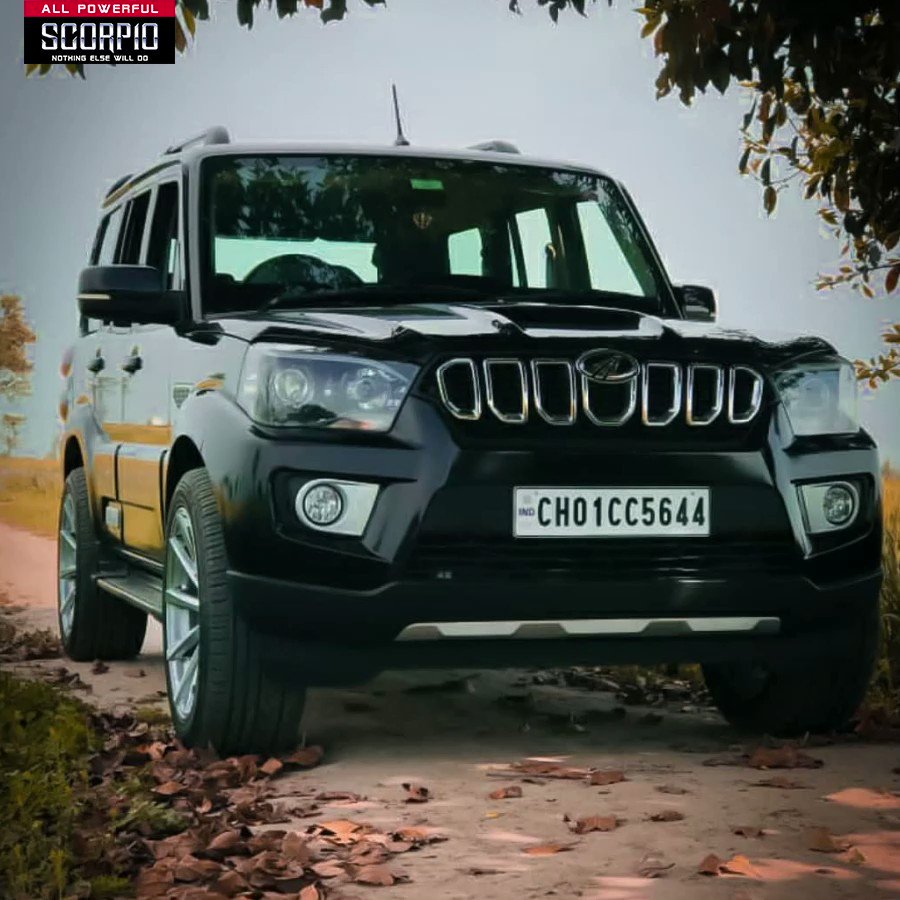 Mahindra Scorpio Black Wallpaper