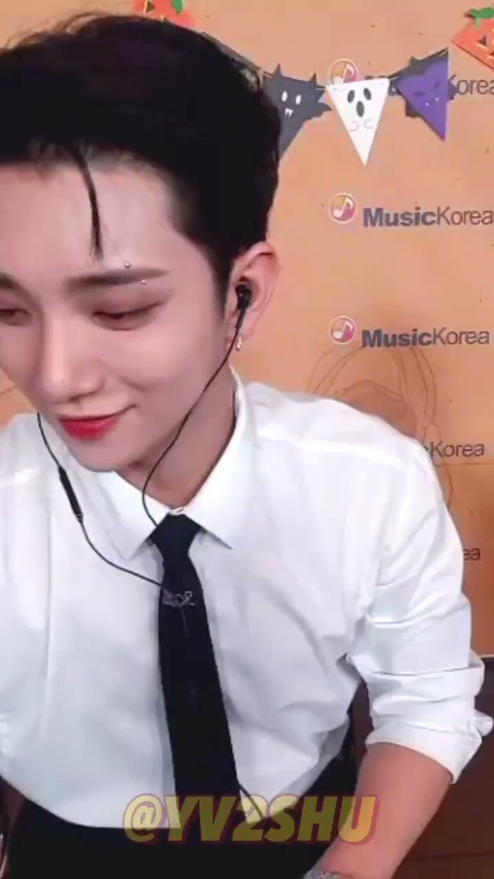 조슈아 💎 on Twitter: "211031 Fansign 💎 What is the most handsome part to Shua today Shua pointed ...