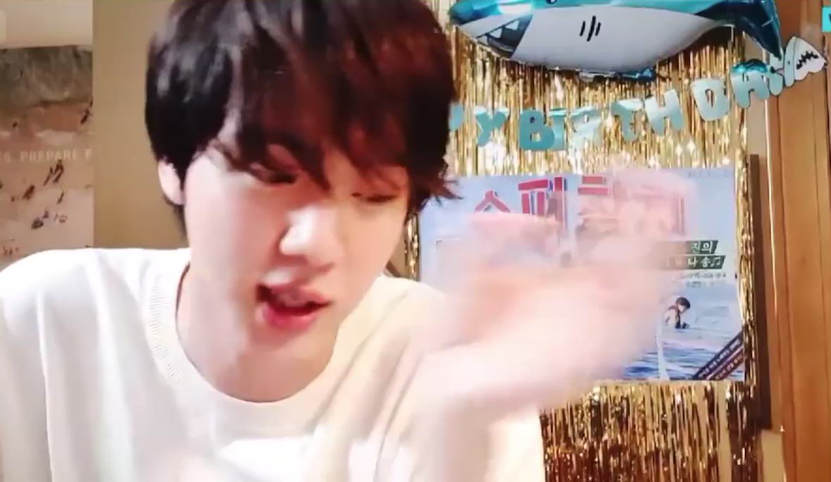 \⁷ on Twitter: "SEOKJIN MENTIONED SEVENTEEN IN HIS VLIVE?