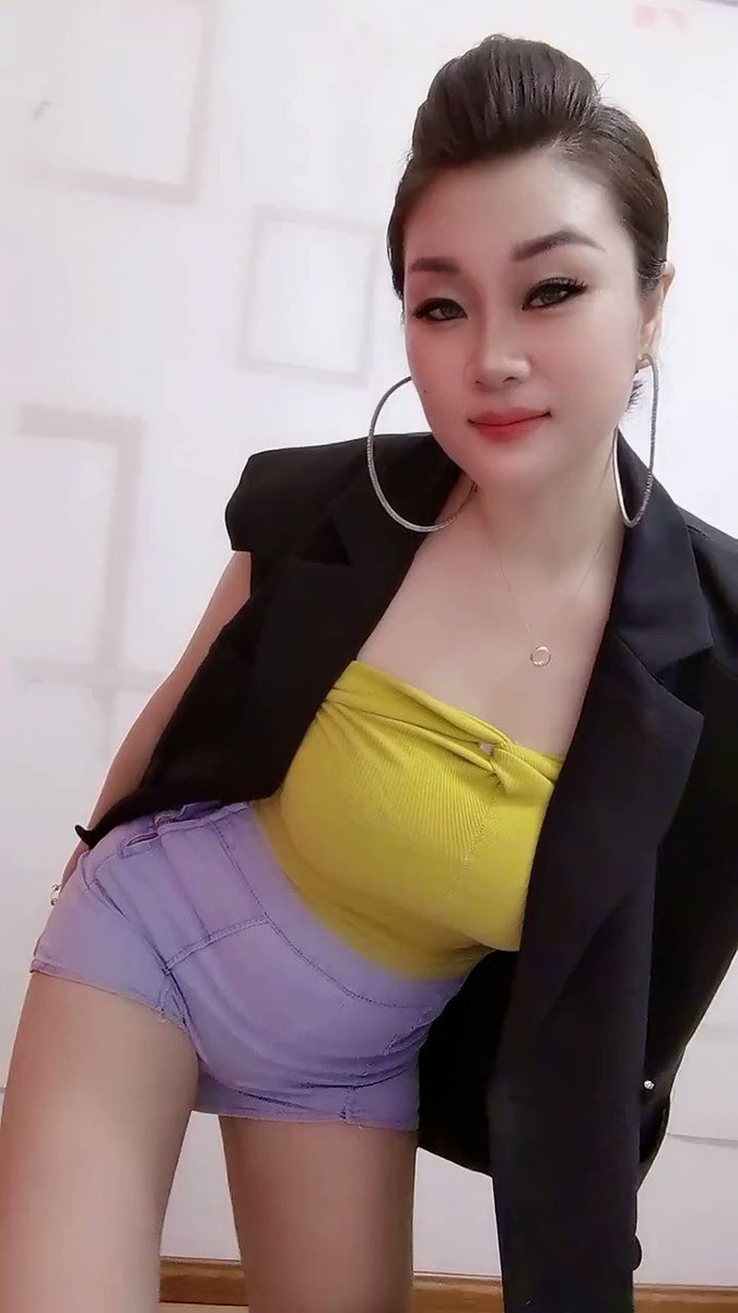 ＃少妇 ＃短裤 ＃紧身裤 ＃翘臀 我爱美熟女 @lkl_cookie