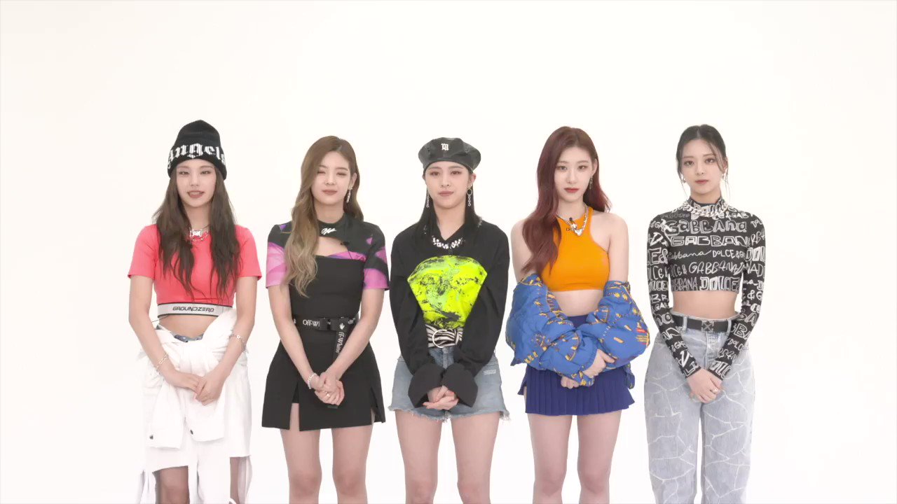 ITZY JAPAN OFFICIAL on Twitter: "いよいよ明日📢 12/18(土)18時〜 オンラインライブ「ITZY JAPAN DEBUT SHOWCASE "IT'z ...