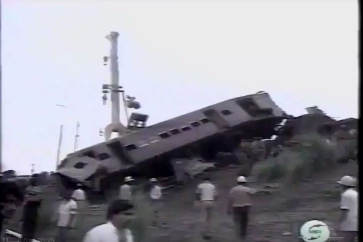 Prashant Sahu 🇮🇳 on Twitter: "Exclusive FlashBack Footage : India's worst train accident between ...