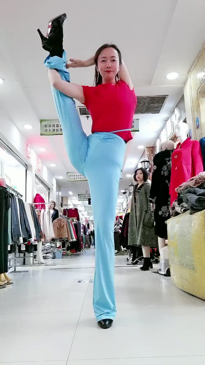熟女 瑜伽裤 紧身裤 卖衣服的熟女展示性感身材 不愧是练瑜伽的 操她可爽了 啥姿势都会 熟女 瑜伽裤 紧身裤 我爱美熟女 Lklcookie