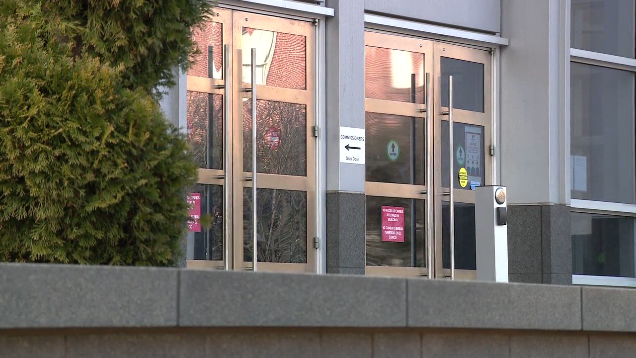 Kevin Lewis on Twitter: "The family of alleged Magruder HS shooter Steven Alston Jr. is seen ...