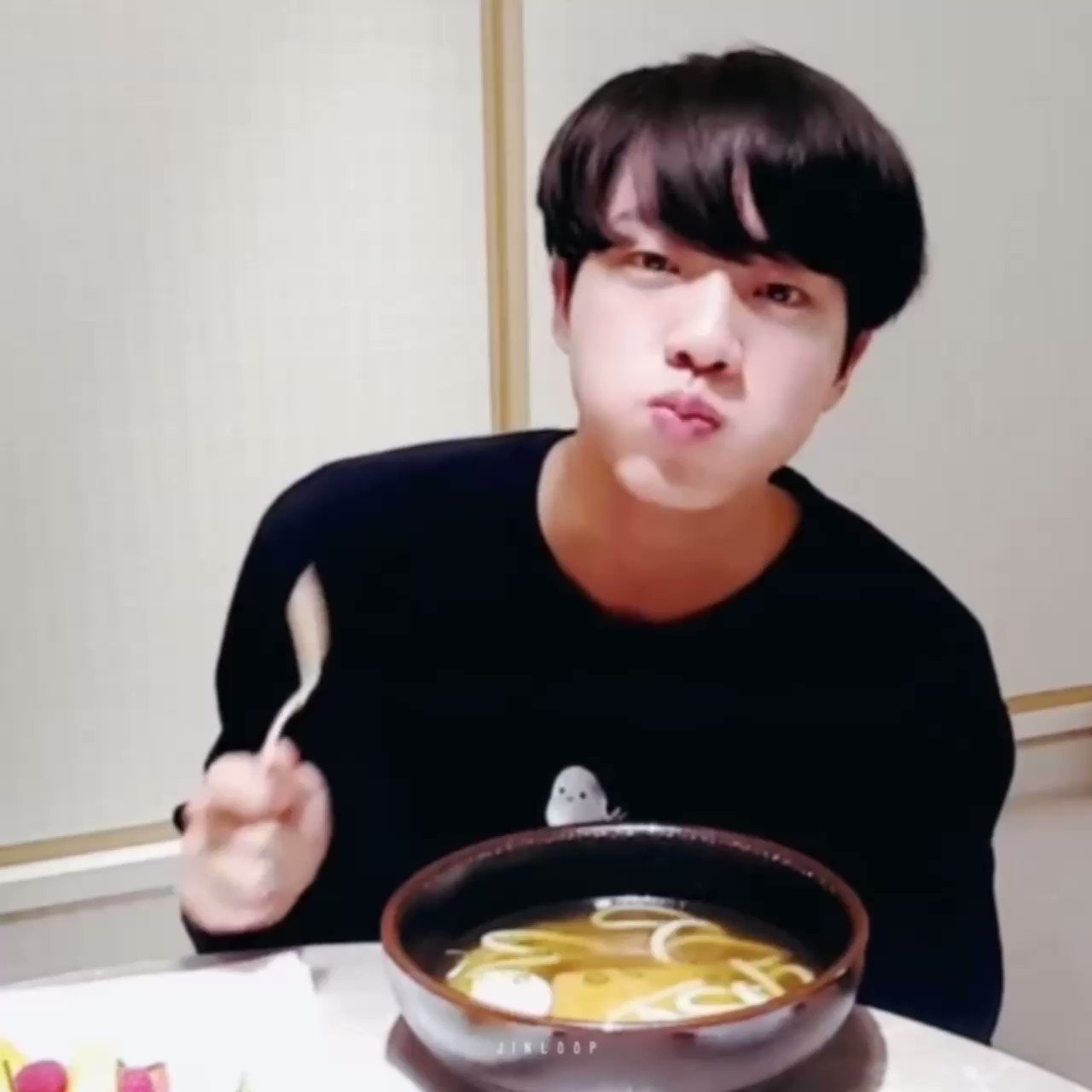 jin loops on Twitter: "🐹 everyone, i love you ( ˘ ³˘)♡ https://t.co/SOqAoNR88u" / Twitter