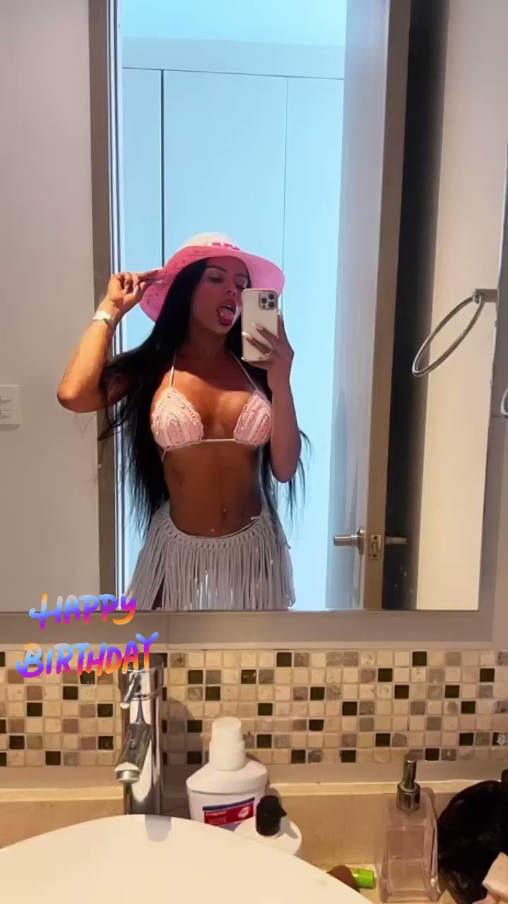 Valeriaremintons777 on Twitter: "Que hermosa Cartagena 😍👙mejor 🎁#hot_lady777 #modelo #chaturbate ...