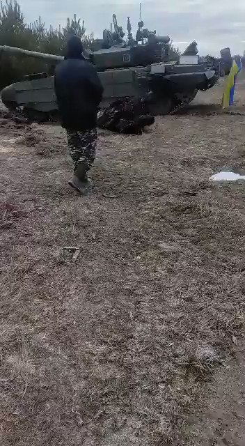 MilitaryLand.net on Twitter: "📽️ Ukrainian troops captured Russian T-72B3 mod. 2016 #Ukraine # ...