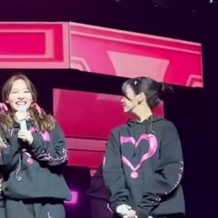 Lila 🧜‍♀️💾 on Twitter: "Happy Minayeon day 💚💙 https://t.co/LV5naWjBgR" / Twitter