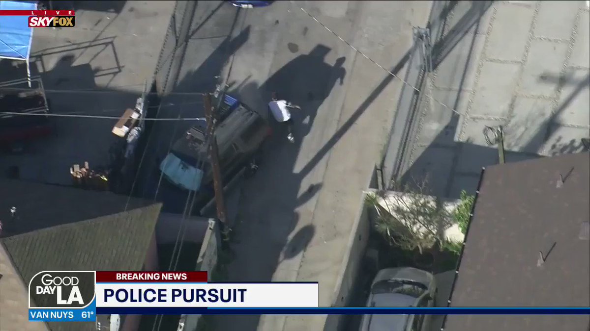 Fox 11 Los Angeles On Twitter Come On Guys Hes Right There A