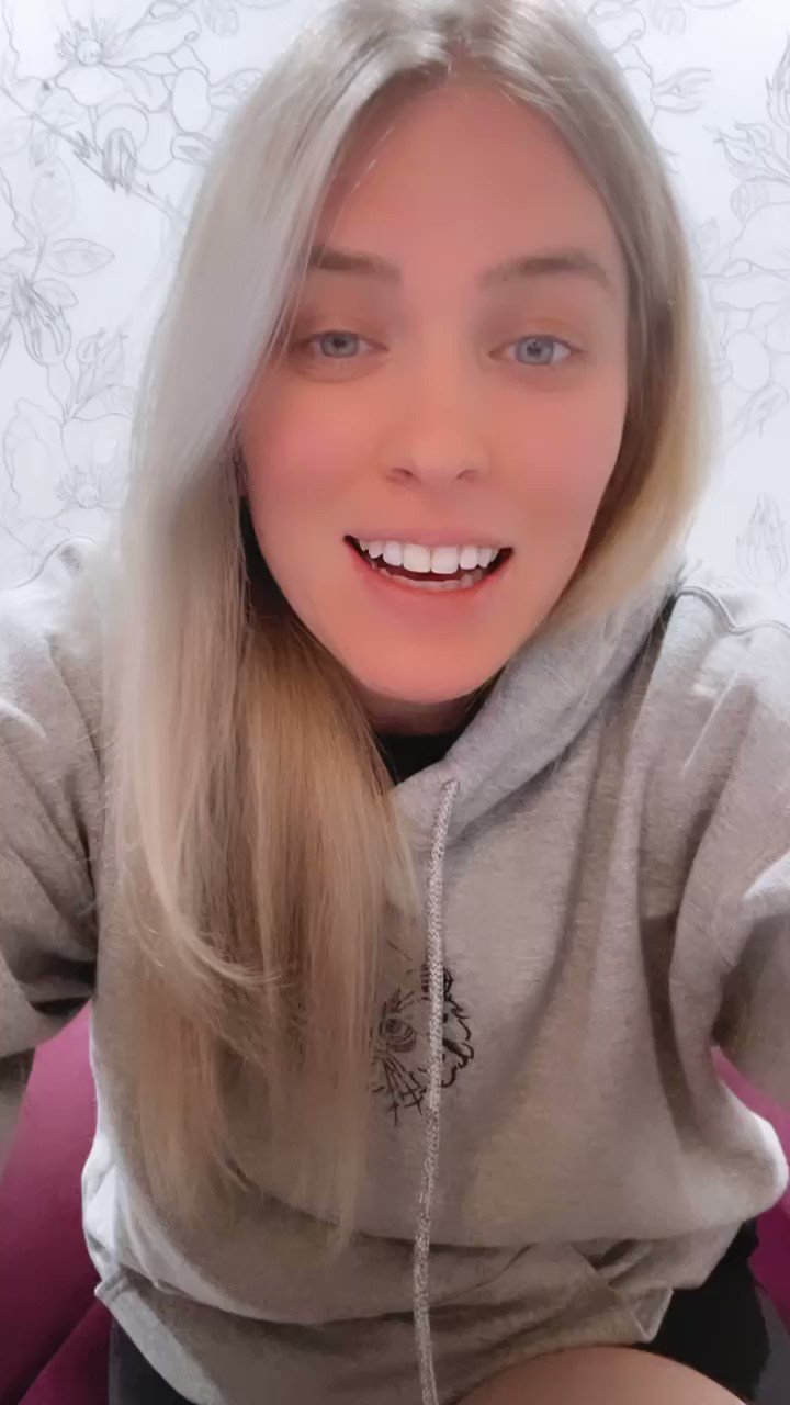 minx on Twitter: "@qtcinderella @StreamerAwards @azarusio AZARUSIO!!! WE LOVE YOU" / Twitter