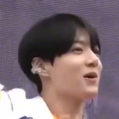 googie nose archive⁷ on Twitter: "jungkook doe eyes waving to armys https://t.co/8jCcDqxexq ...