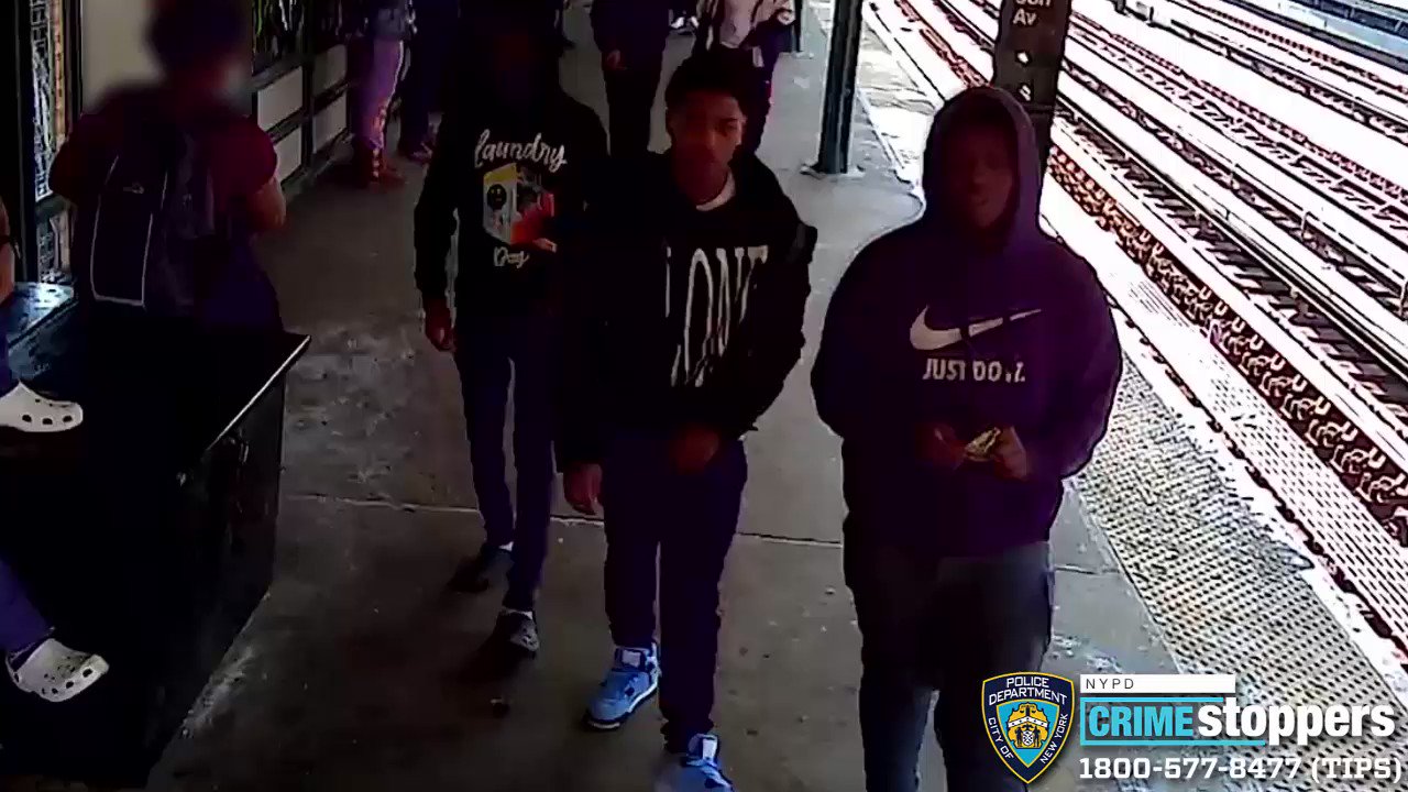 Nypd Crime Stoppers On Twitter 🚨wanted🚨for A Robbery Inside Of The