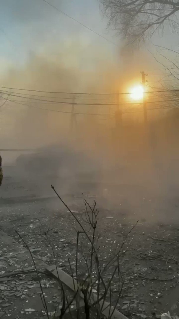 MilitaryLand.net on Twitter: "📽️Russian T-72B3M tanks engaging Ukrainian positions in #Mariupol ...