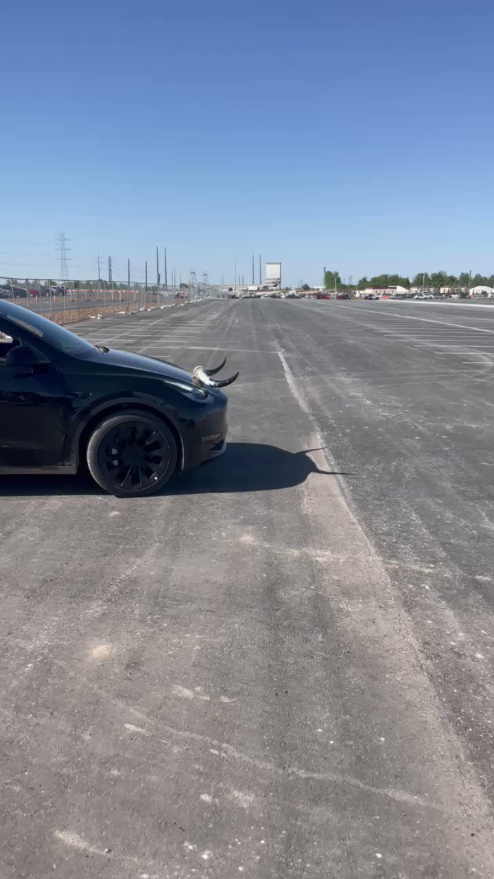 Tesla Owners Silicon Valley On Twitter This Is How They Are Escorting